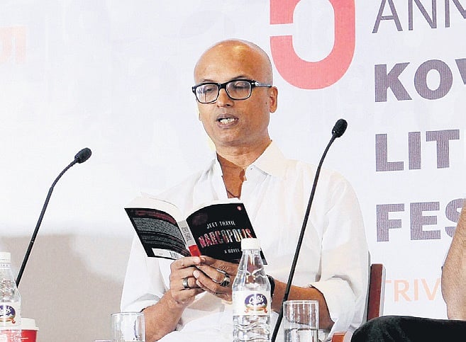 Politics of new poetry and the Salesman poet