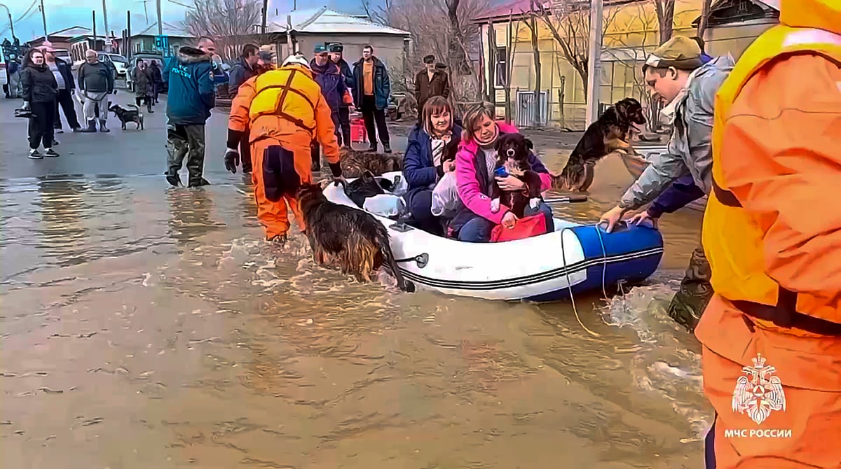 Russian flood situation 'critical' in Orsk after dam burst