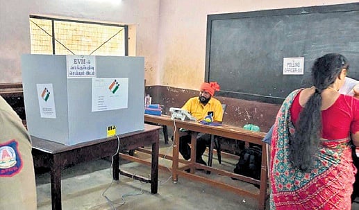 Polling officer with saffron turban replaced in Madurai