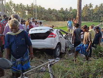 Four die as car crashes into tree in Namakkal