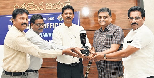 One photograph is worth a thousand words: Collector