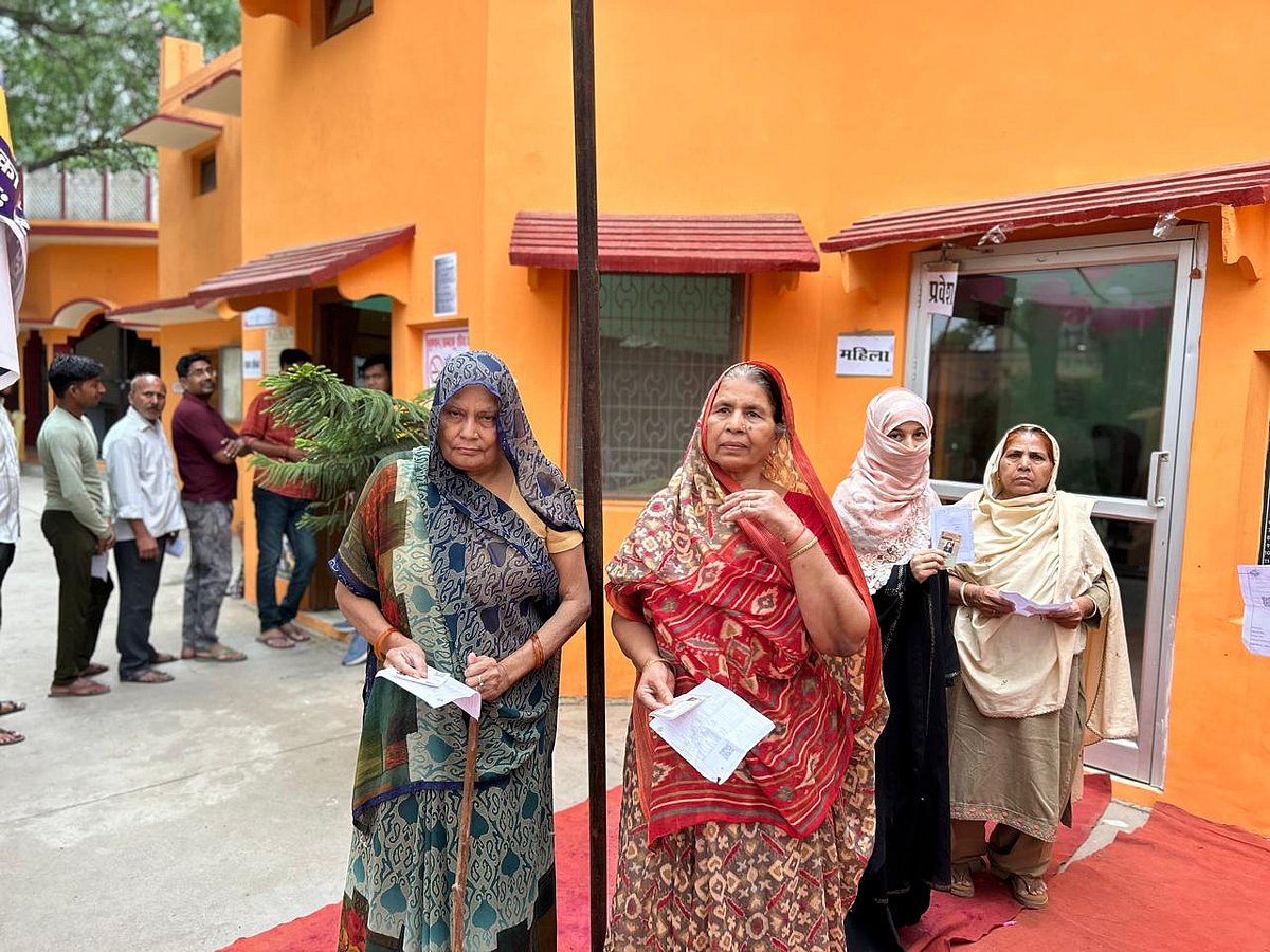 Lok Sabha polls: UP records moderate 54 per cent turnout in final phase
