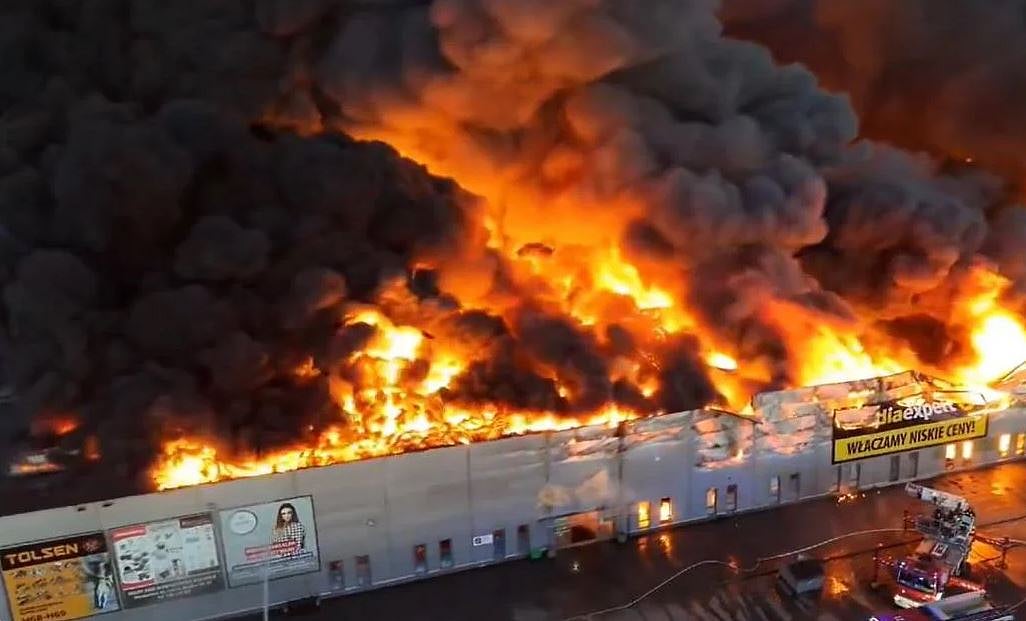 Fire almost burns down entire shopping centre housing 1,400 outlets in ...