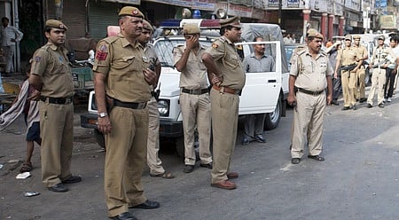 SI, 2 head constables of Delhi Police held by CBI in bribery cases