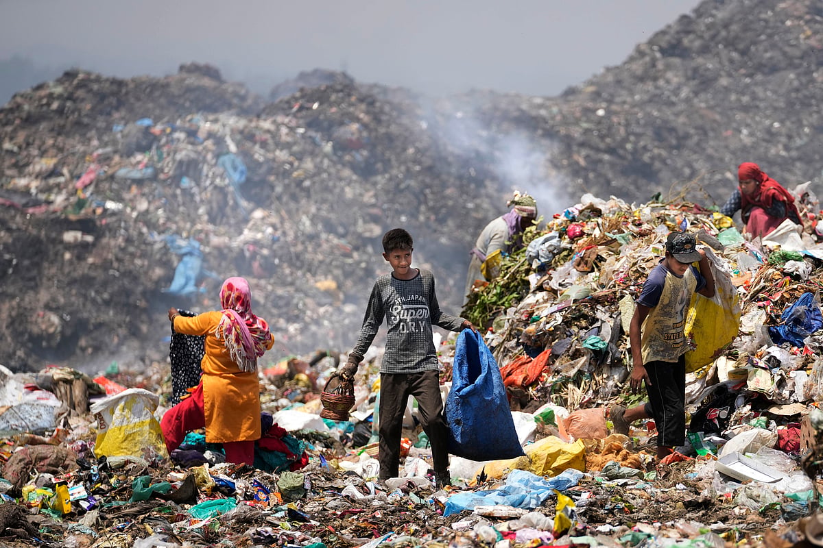 Extreme heat puts India's garbage pickers at greater risk amid ...