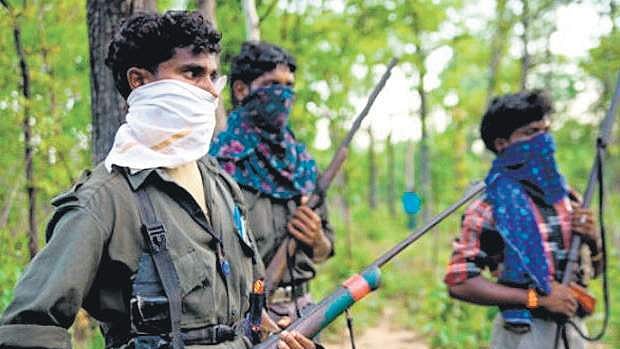 Naxals face weapon crunch, resort to looting security forces