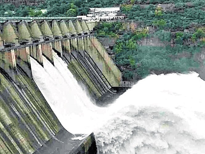 People put on alert as Srisailam water level rises in Telangana