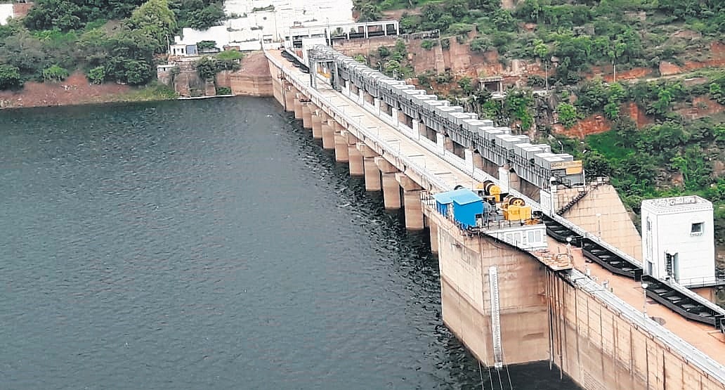Water inflow into Srisailam reservoir raise farmers' hopes amidst ...
