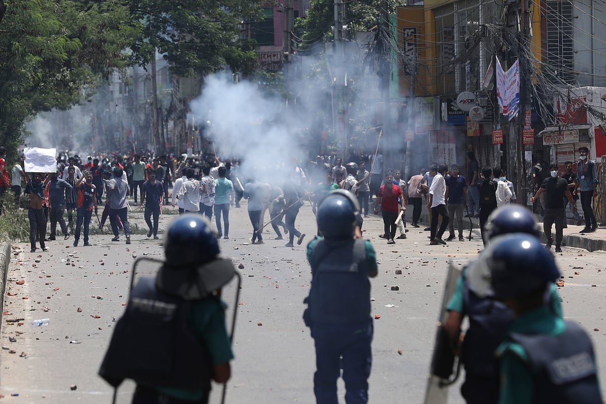 Bangladesh protests: Police issue 'shoot-on-sight' order' amid strict ...