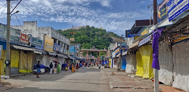 Shops shut in Palani as HR&CE dept fences girivalam path