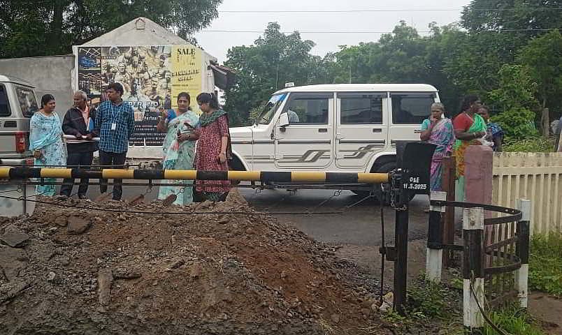 Railway gate closed, Pollachi locals take 3-km detour