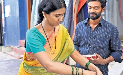 'Pekamedalu' movie review: Anoosha Krishna, Vinoth Kishan excel in one ...