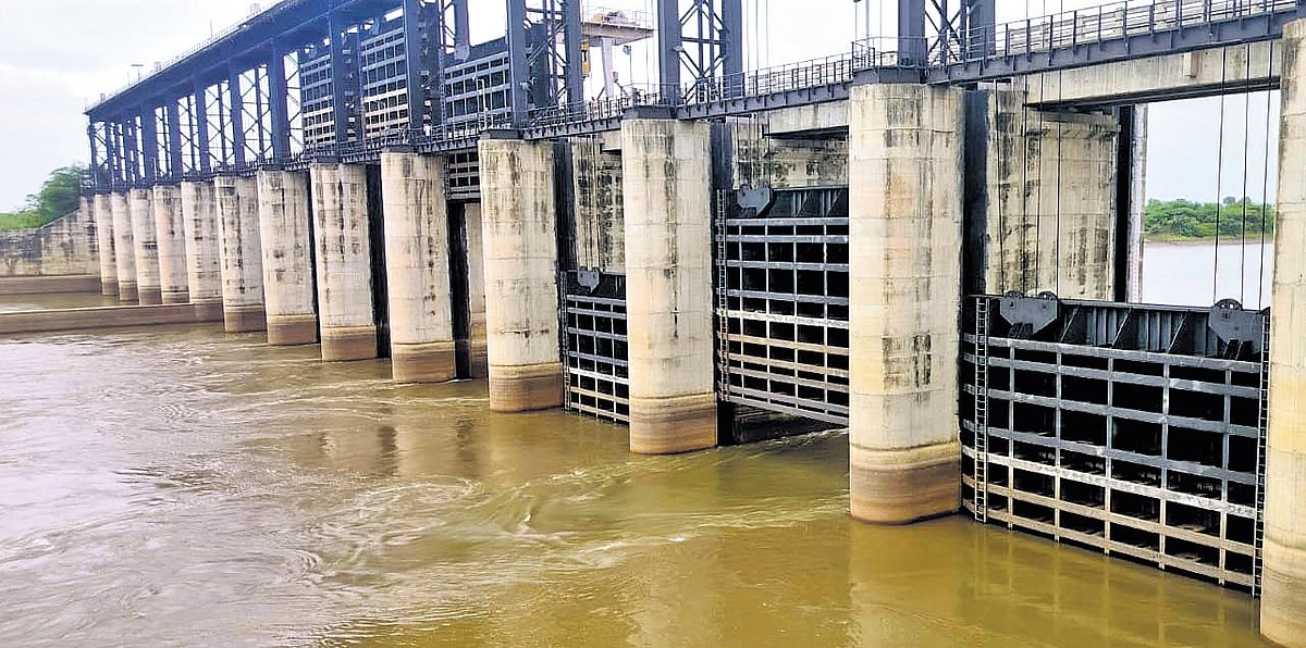 Telangana Babli project gates opened to boost SRSP inflows amid water ...