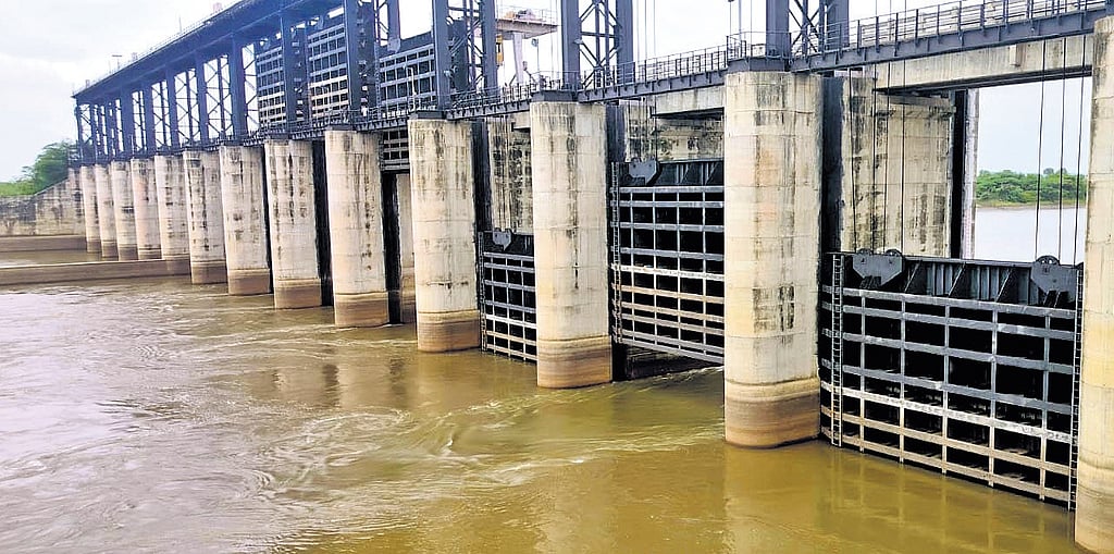 Telangana Babli project gates opened to boost SRSP inflows amid water ...