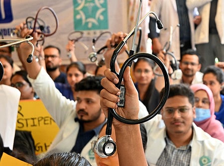 Man assaults doctors on duty in Delhi, arrested after making ...