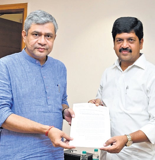 Andhra Pradesh minister appeals to Centre for Machilipatnam - Repalle ...