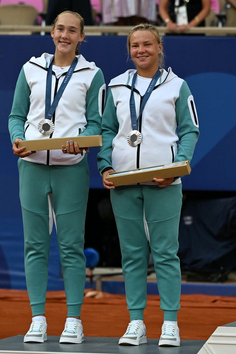 Tennis pair win first Olympic medal for Russians in Paris