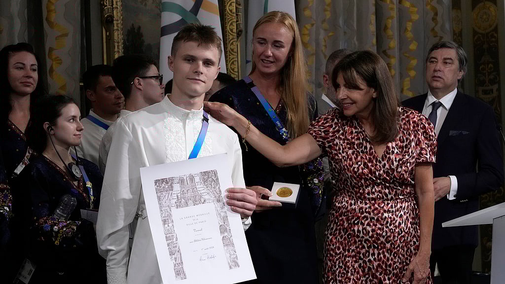 Paris mayor honors Ukrainian Olympic athletes in solidarity during war