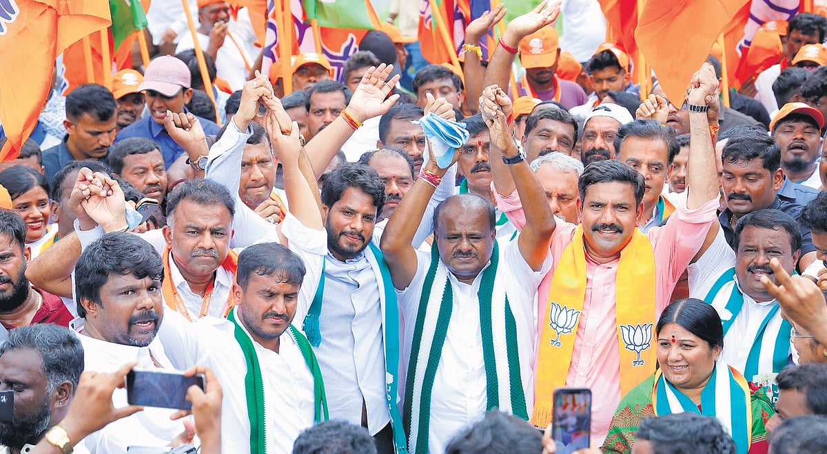 Yediyurappa and HD Kumaraswamy sharpen attack, say end of road for ...