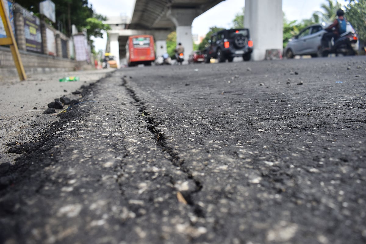 Cracks appear on newly paved road under new Avinashi Road flyover ...