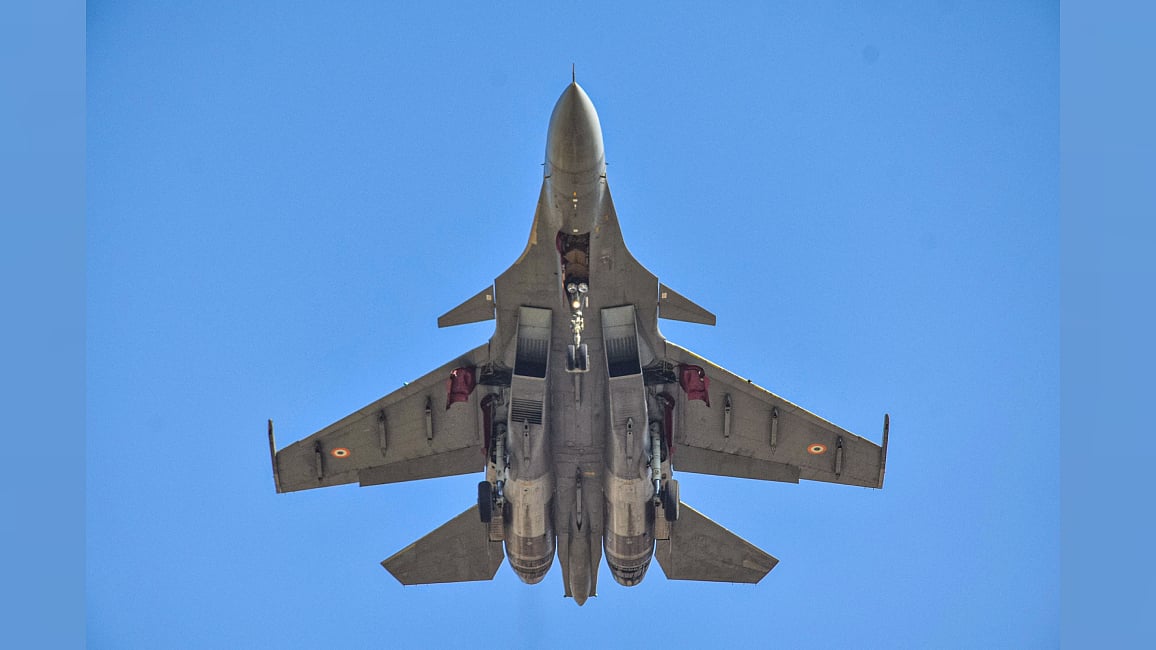 As Super Sukhoi awaits clearance, IAF turns to Russia for parallel Su ...