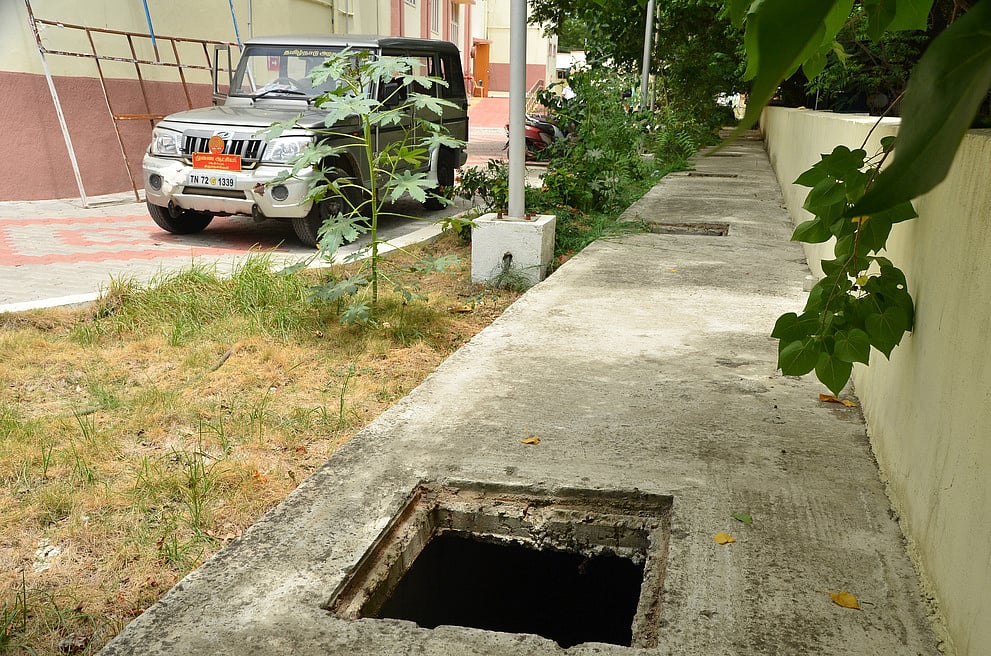 Boy falls into open sewer in Delhi’s Vasant Kunj; massive rescue ...