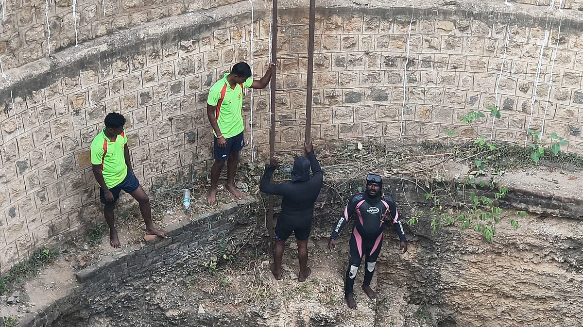 Firefighters rescue body from 200-feet deep well in Coimbatore