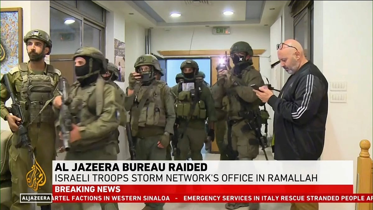 Israel raids and shuts down Al Jazeera's bureau in Ramallah in the West ...