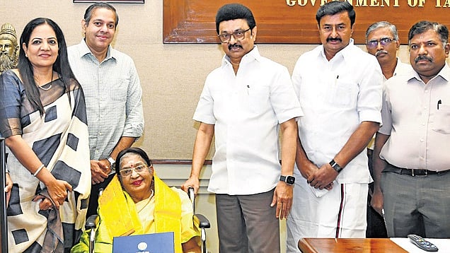 P Susheela, Mu Mehta given Kalaithurai Vithagar award