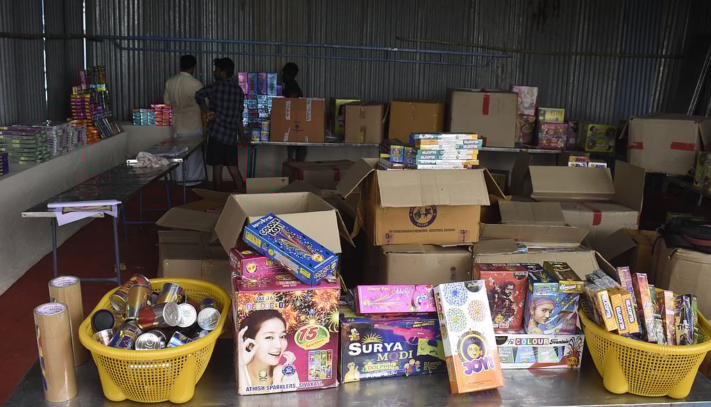 Traders flag issues in getting NOC for temporary cracker stalls in ...