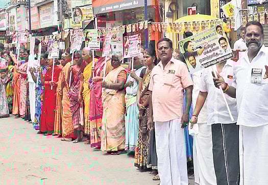 AIADMK forms human chain, slams DMK government
