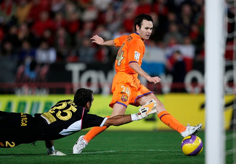 Spain and Barcelona great Andres Iniesta announces retirement after 22 ...