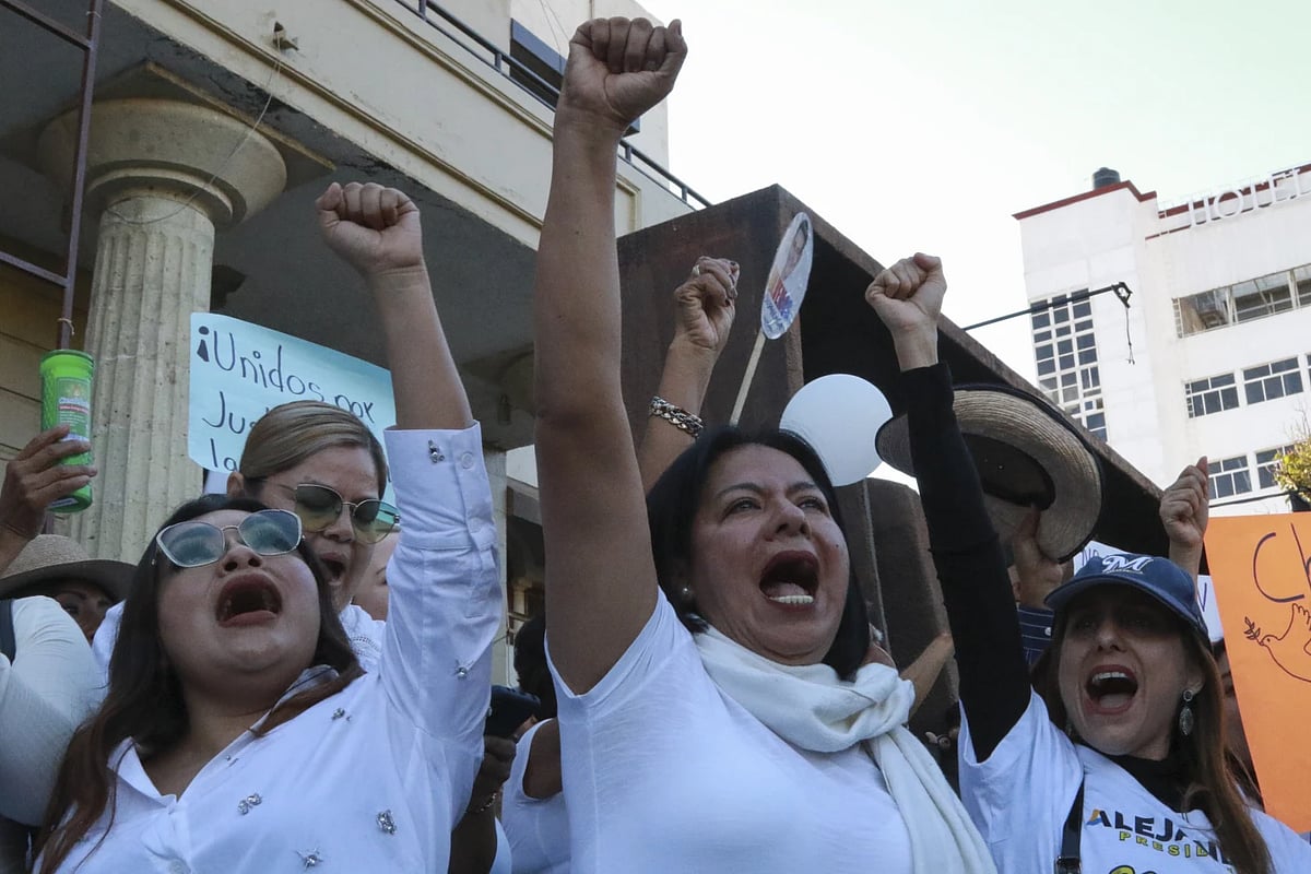 A new mayor takes office in southern Mexico after his predecessor was ...