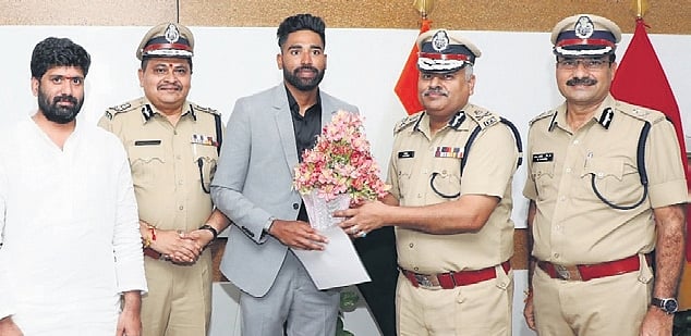 Cricketer Siraj dons DSP cap in Hyderabad
