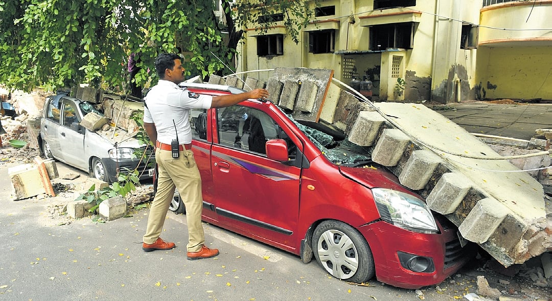 Five cars damaged in Vijayawada wall collapse