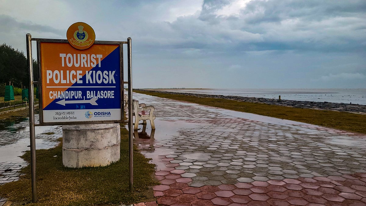 Odisha braces for heavy storm as cyclone Dana nears; around 10 lakh to ...