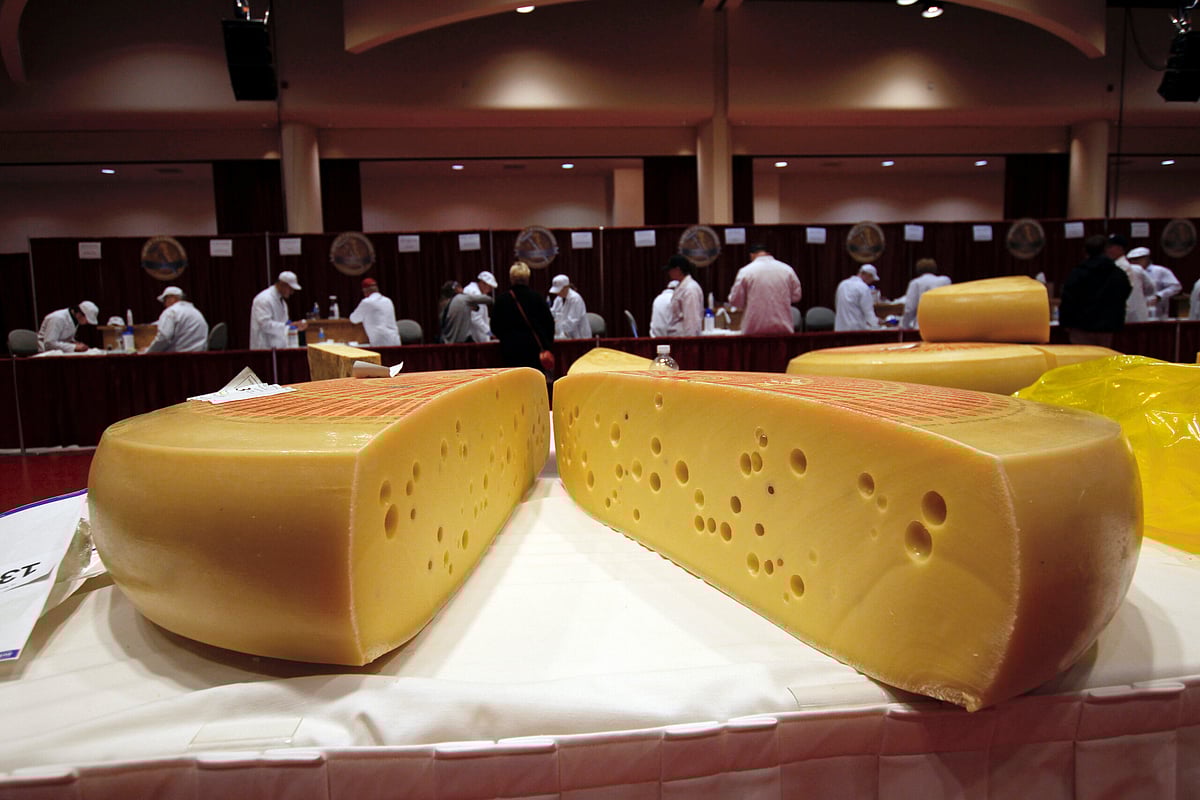 Scammers swipe 22 tons of cheddar in UK cheese 'heist' celebrity chef ...
