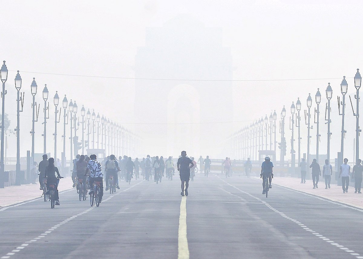Delhi's air quality deteriorates to 'very poor', AQI readings 'severe ...