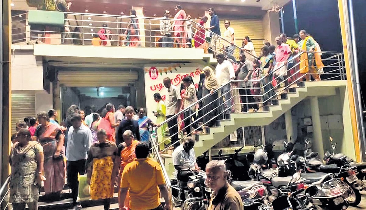 Erode shops rake in moolah a day after Diwali festival