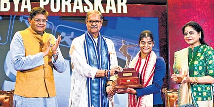 Odisha's star swimmer Pratyasa receives Ekalabya Puraskar for 2024