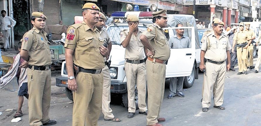 Clash between two groups in Delhi's Jahangirpuri area leaves two ...