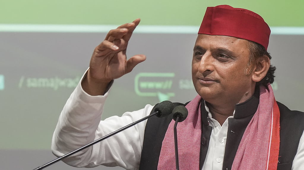 Clothes alone don't make one Yogi: Akhilesh Yadav takes aim at Uttar ...