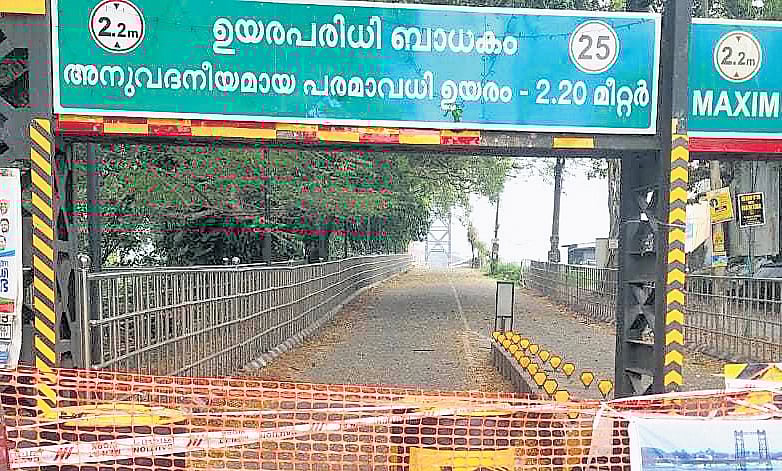 Delay in resurfacing Thoppumpady Harbour Bridge causing traffic woes