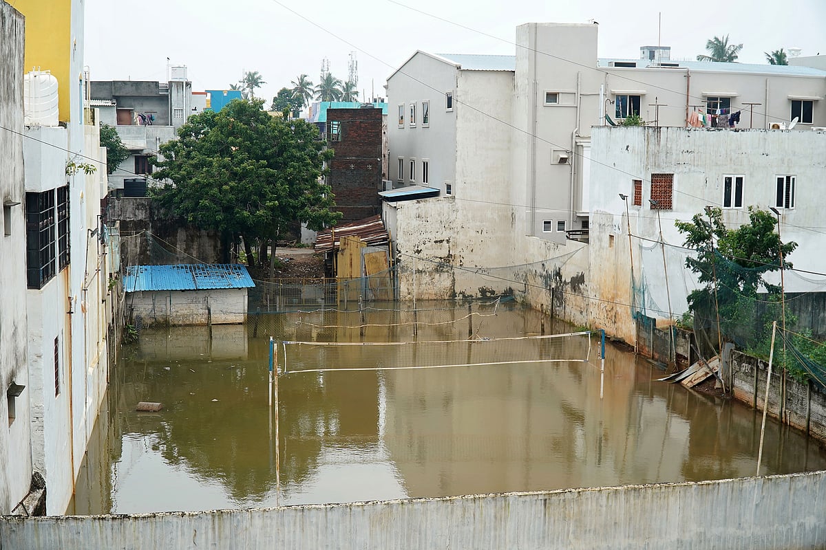 Residents of Muthialpet grapple with waterlogging, damaged street lamps