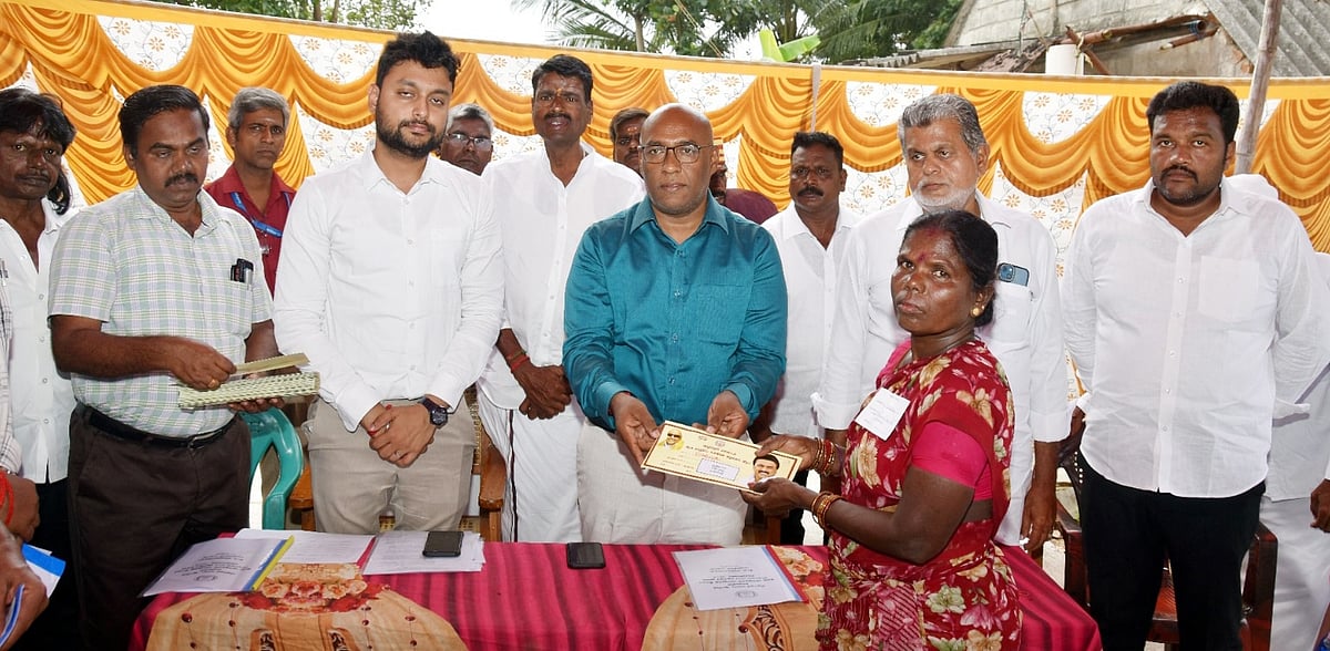 Villupuram collector distributes free pattas to Irular tribal families