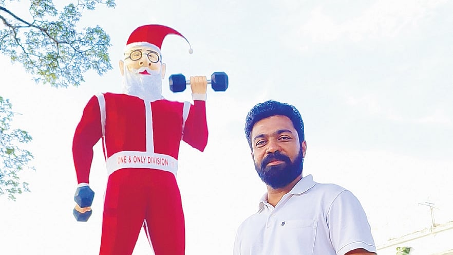 ‘Open gym’ Santa turns heads as Fort Kochi soaks in festive spirit