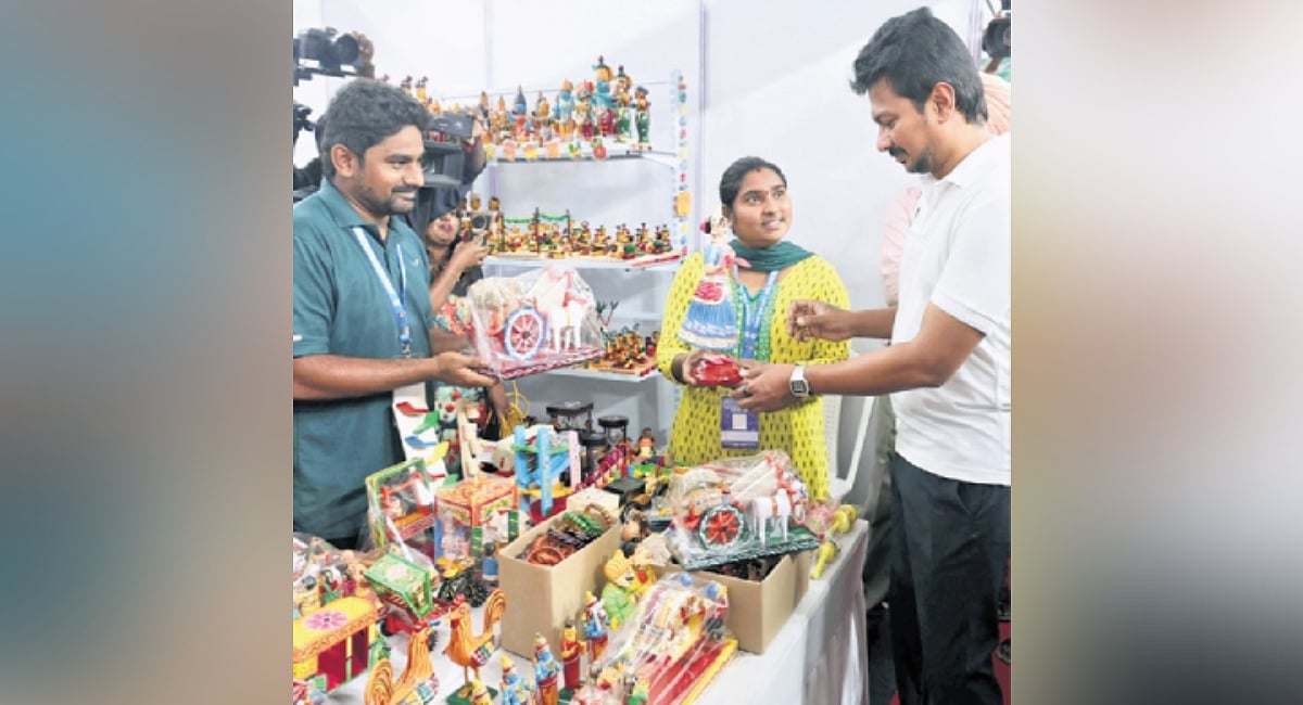 Tamil Nadu Dy CM Udhayanidhi inaugurates SARAS exhibition