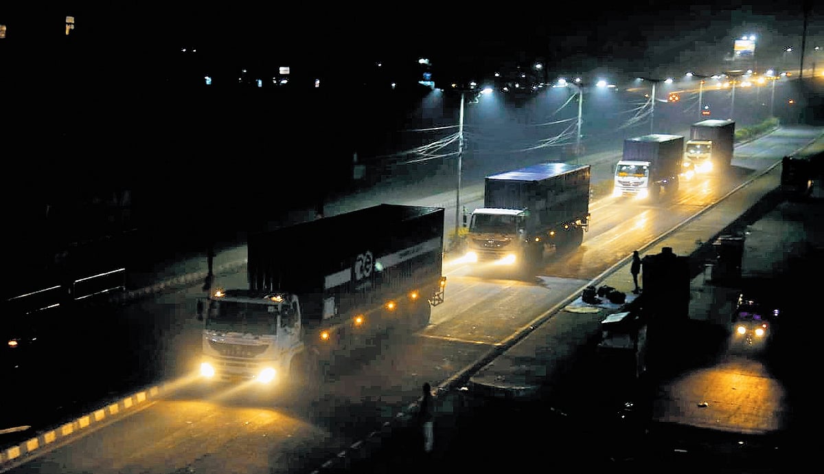 Union Carbide toxic waste unloaded from trucks five days before HC deadline