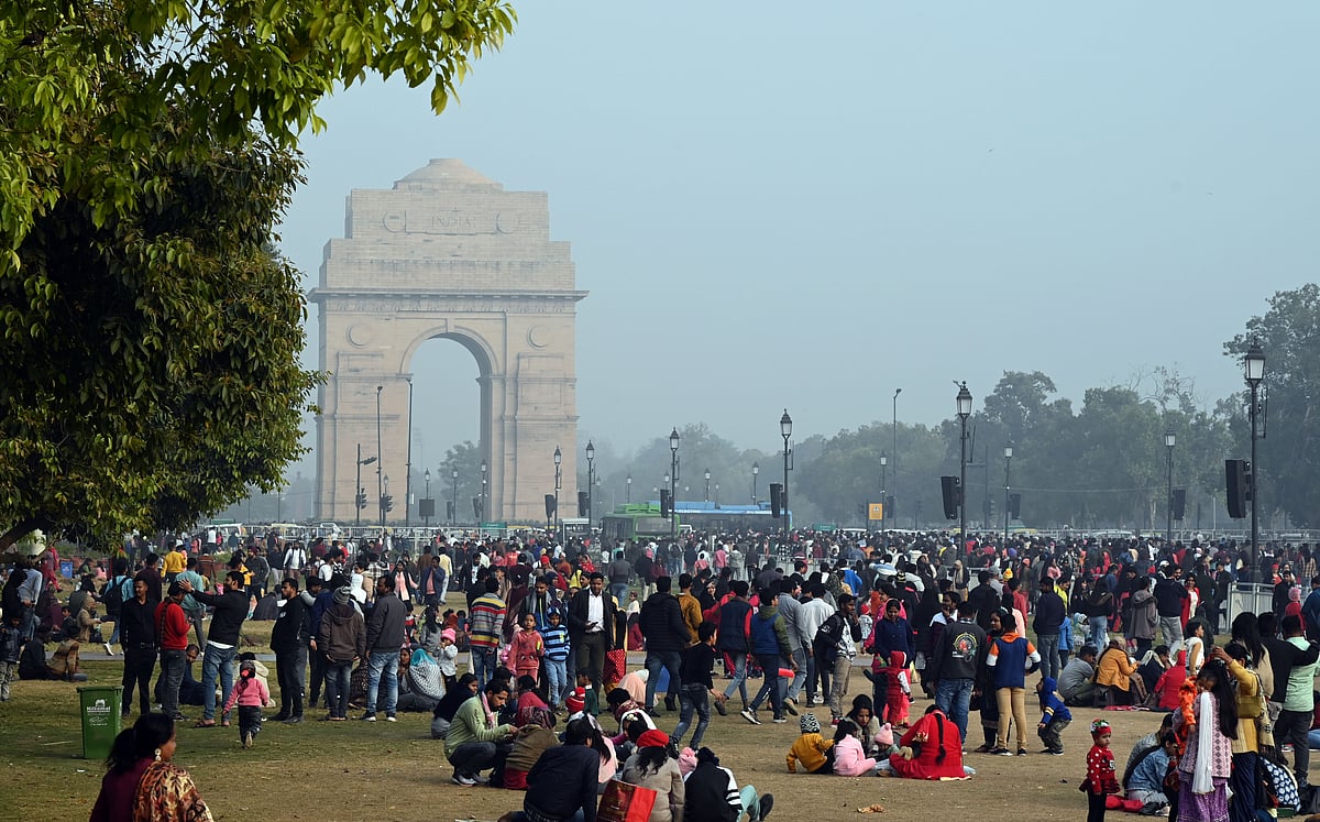 Heavy traffic snarls on New Year day as people throng major attractions