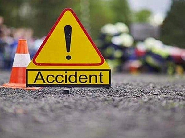 Two die as car rams truck in Dharapuram